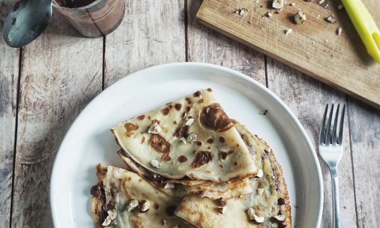 Comment faire des crêpes maison ? (recette facile⭐)
