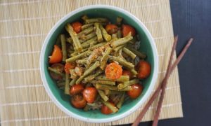 Haricots verts sautés à la sauce piquante (recette facile⭐)